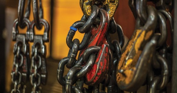 How to Store and Maintain Chains and Chain Slings